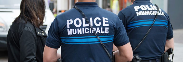 Acheter votre vêtement de policier municipal en ligne.